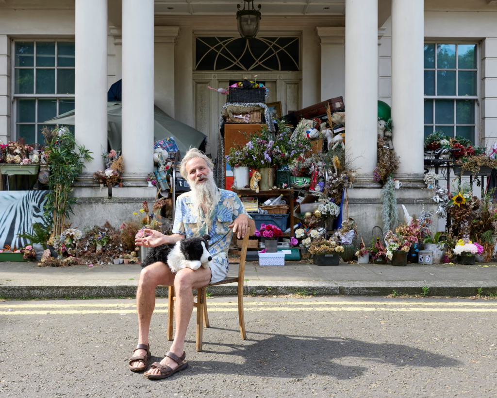 This British mansion has one resident who lives on the porch ...